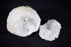 Quartz Small Geode from Morocco (No.344)